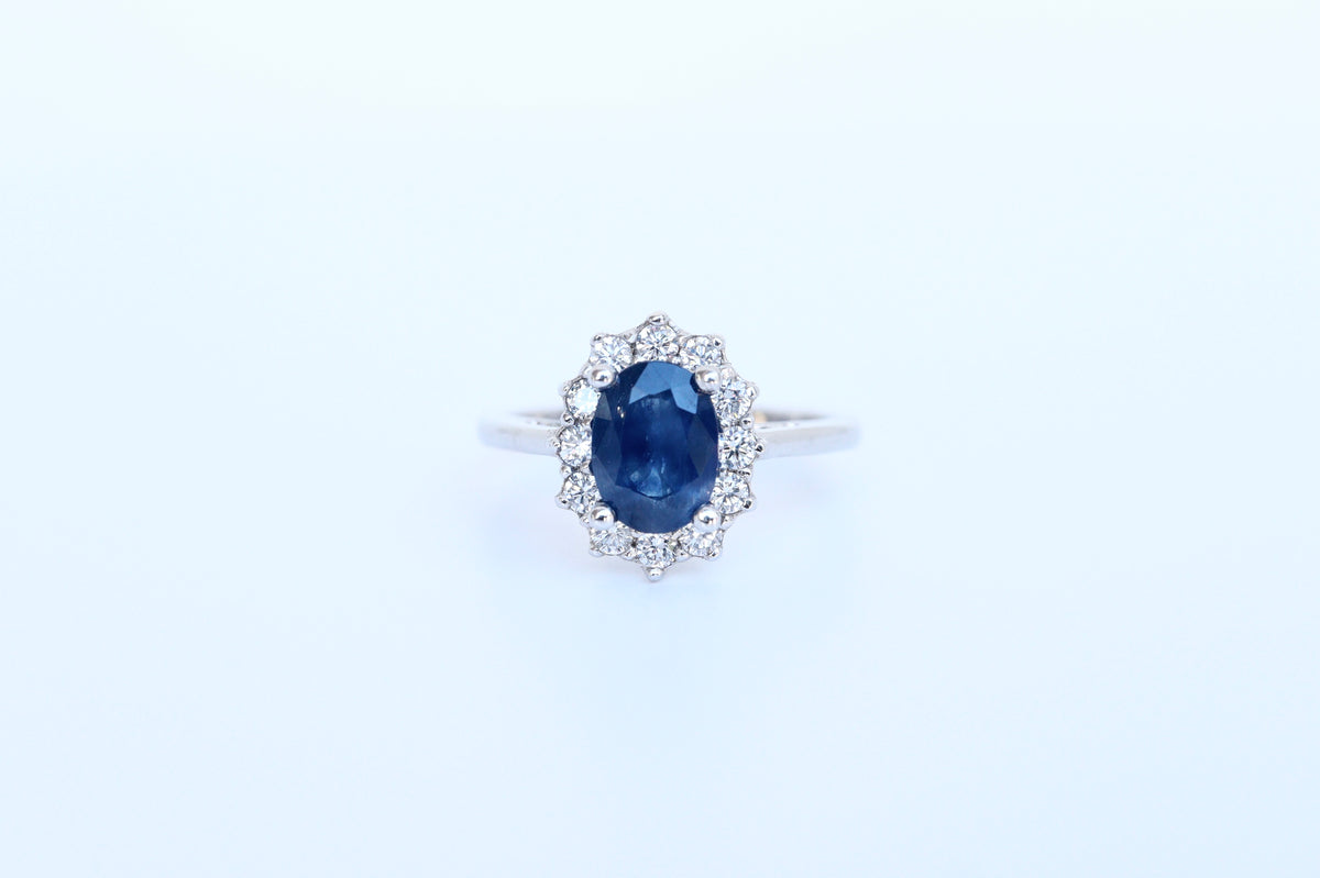 Oval Sapphire Halo Ring – QAPLA sv